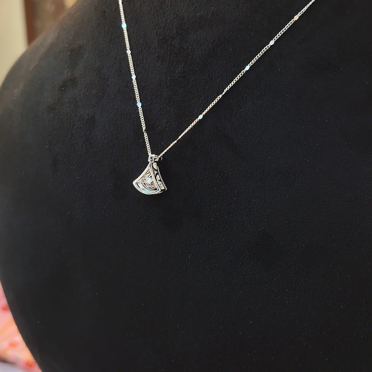 "शुद्ध चाँदी" Dancing Diamond Chain Pendant – Jethani Devrani Jewellers